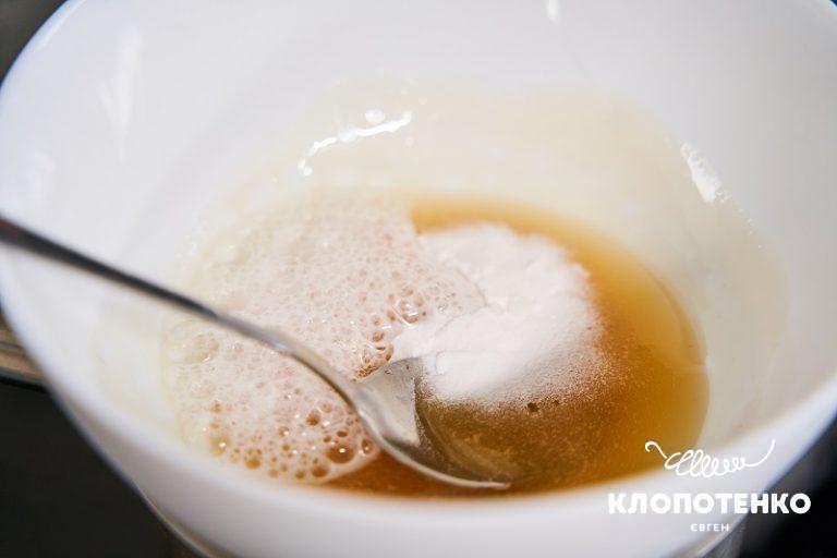 Рецепт медівника з кремом із крем-сиру за рецептом Євгена Клопотенка